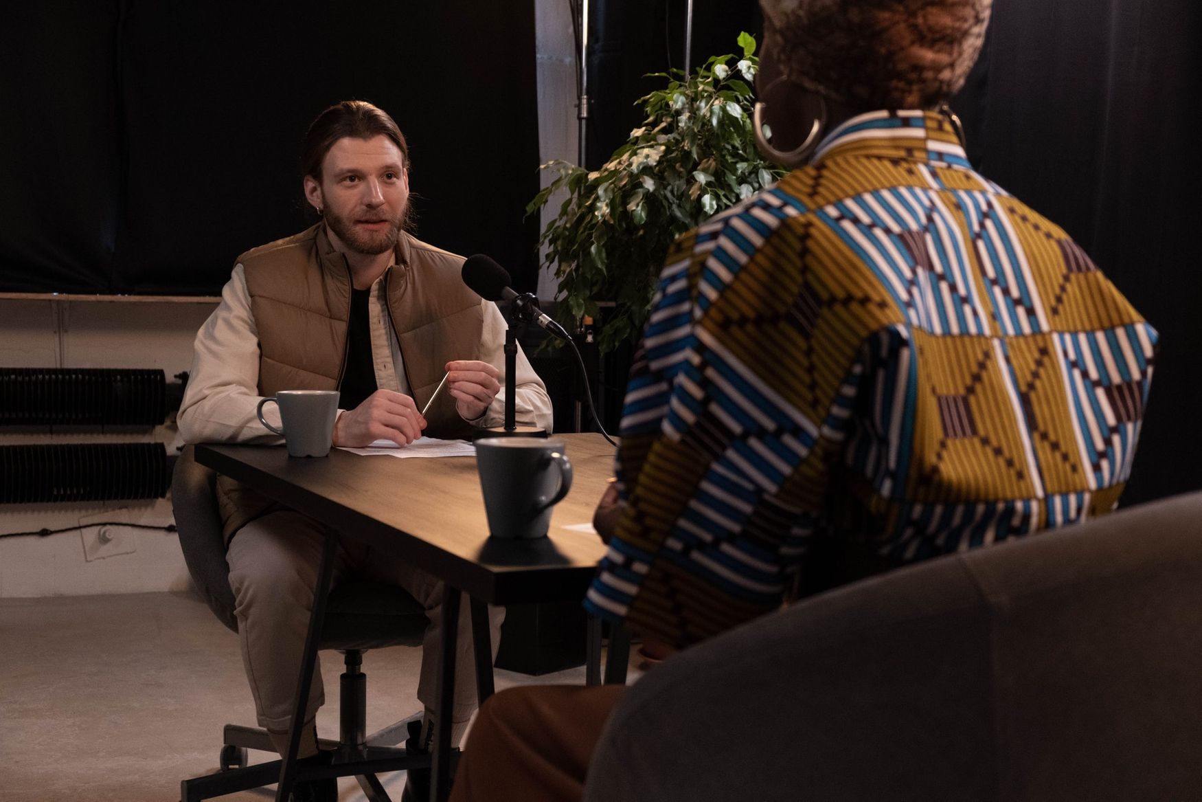 31 Clever Podcast Interview Questions to Ask Guests